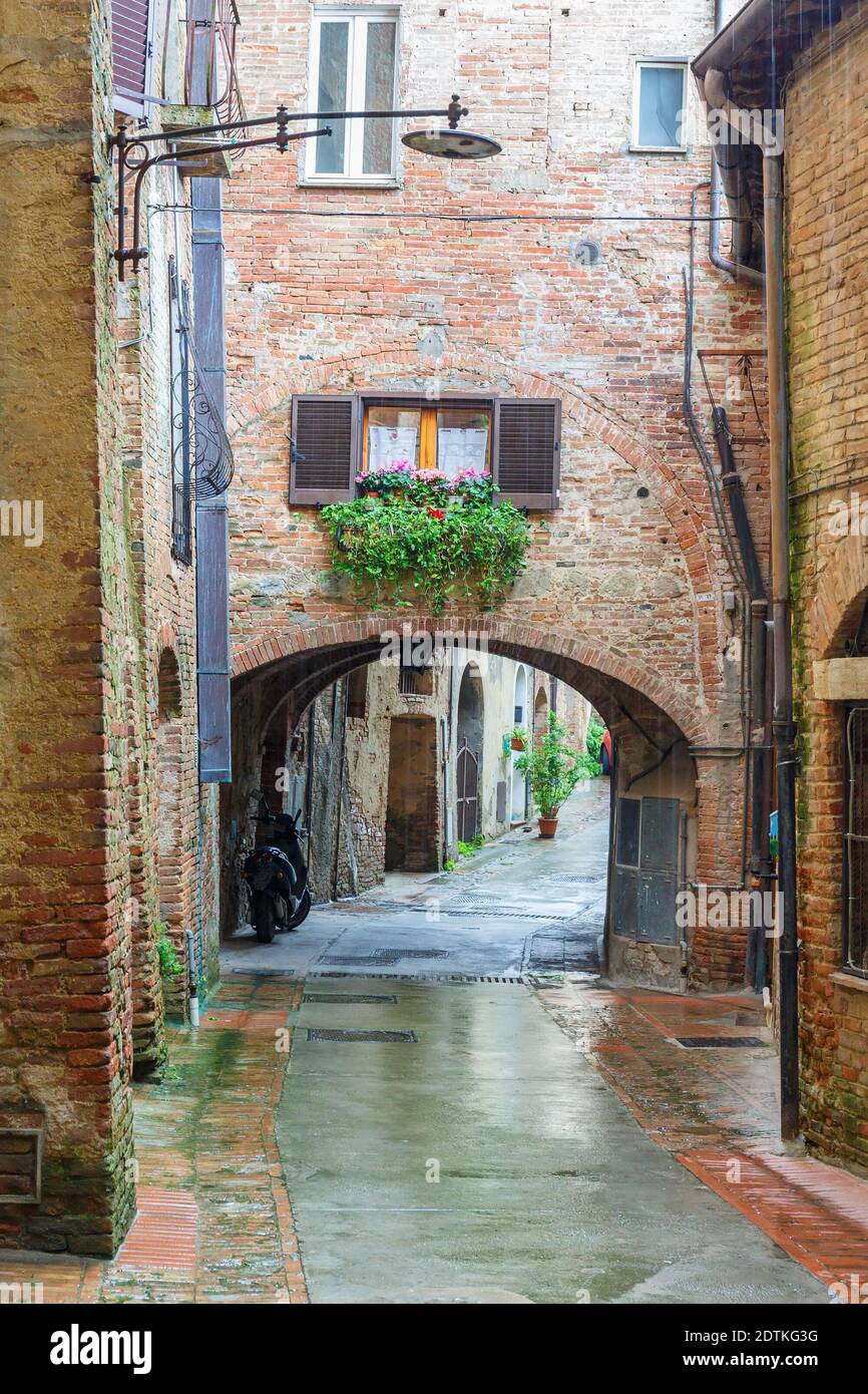 Back Street In An Old Italian City Stock Photo - Alamy