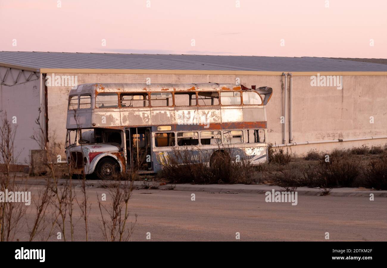 Two storey bus hi-res stock photography and images - Alamy