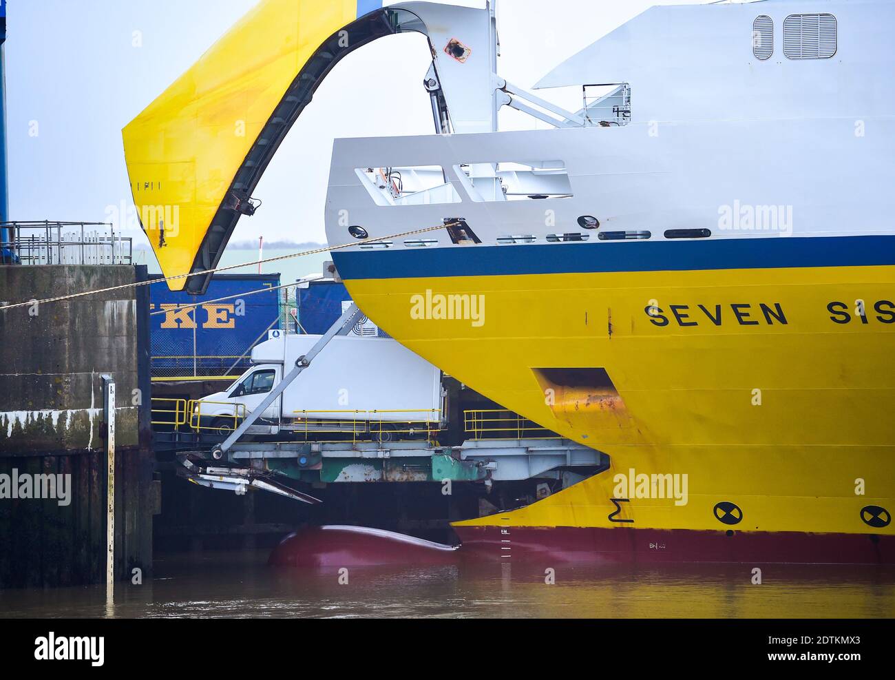 Newhaven harbour sussex ferry hi-res stock photography and images - Alamy