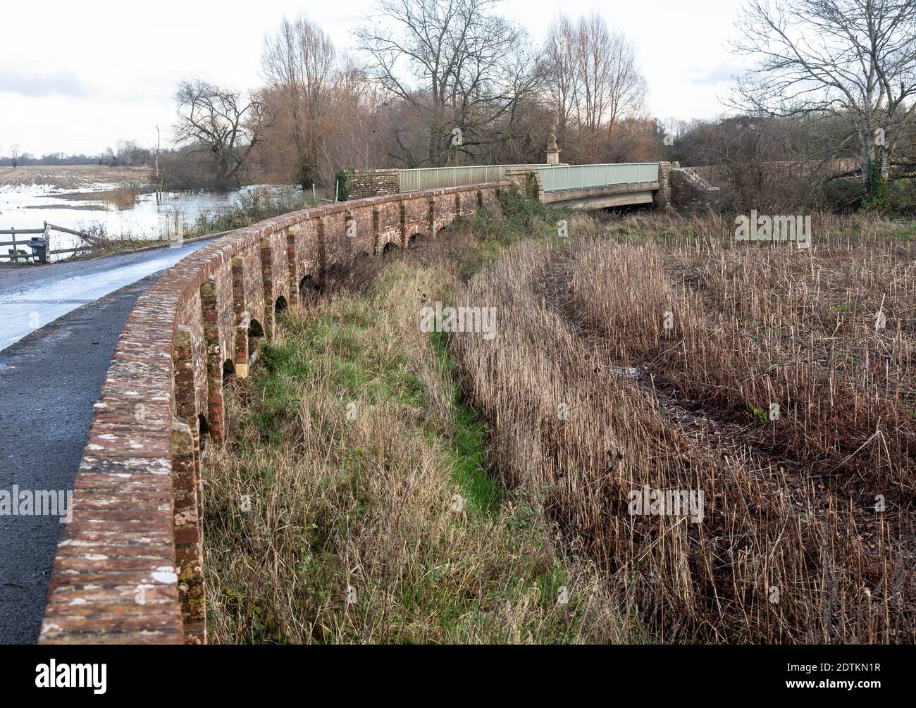 Maud Heath causeway at Kellaways bridge, River Avon flooding ...