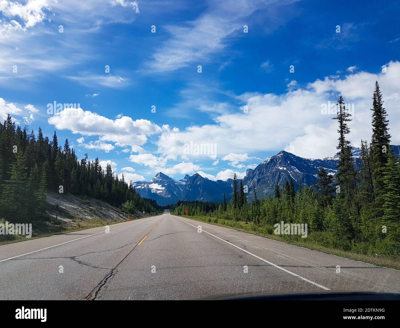 Icefield parkway road and car hi-res stock photography and images - Alamy