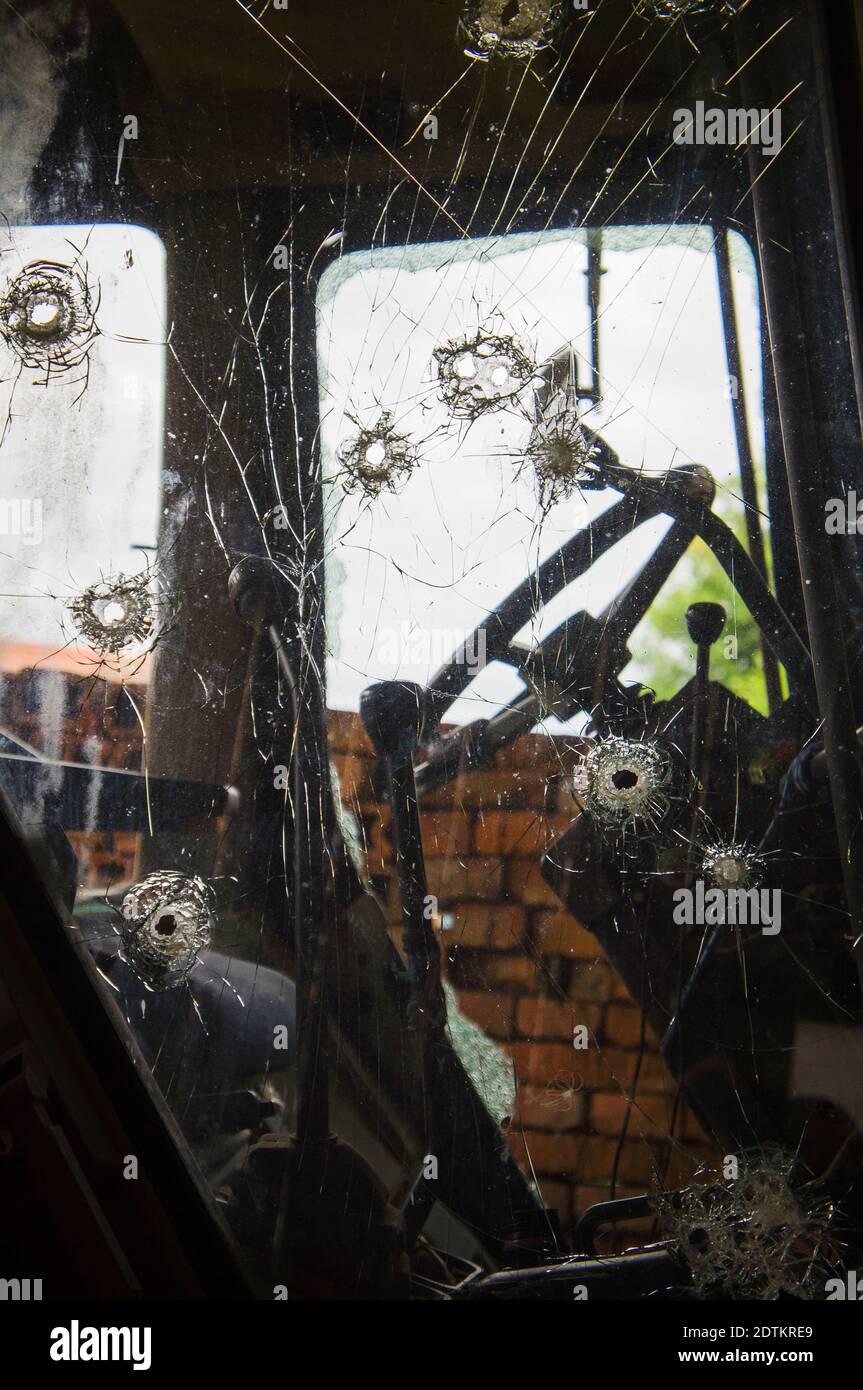 Shooting through the glass hi-res stock photography and images - Alamy