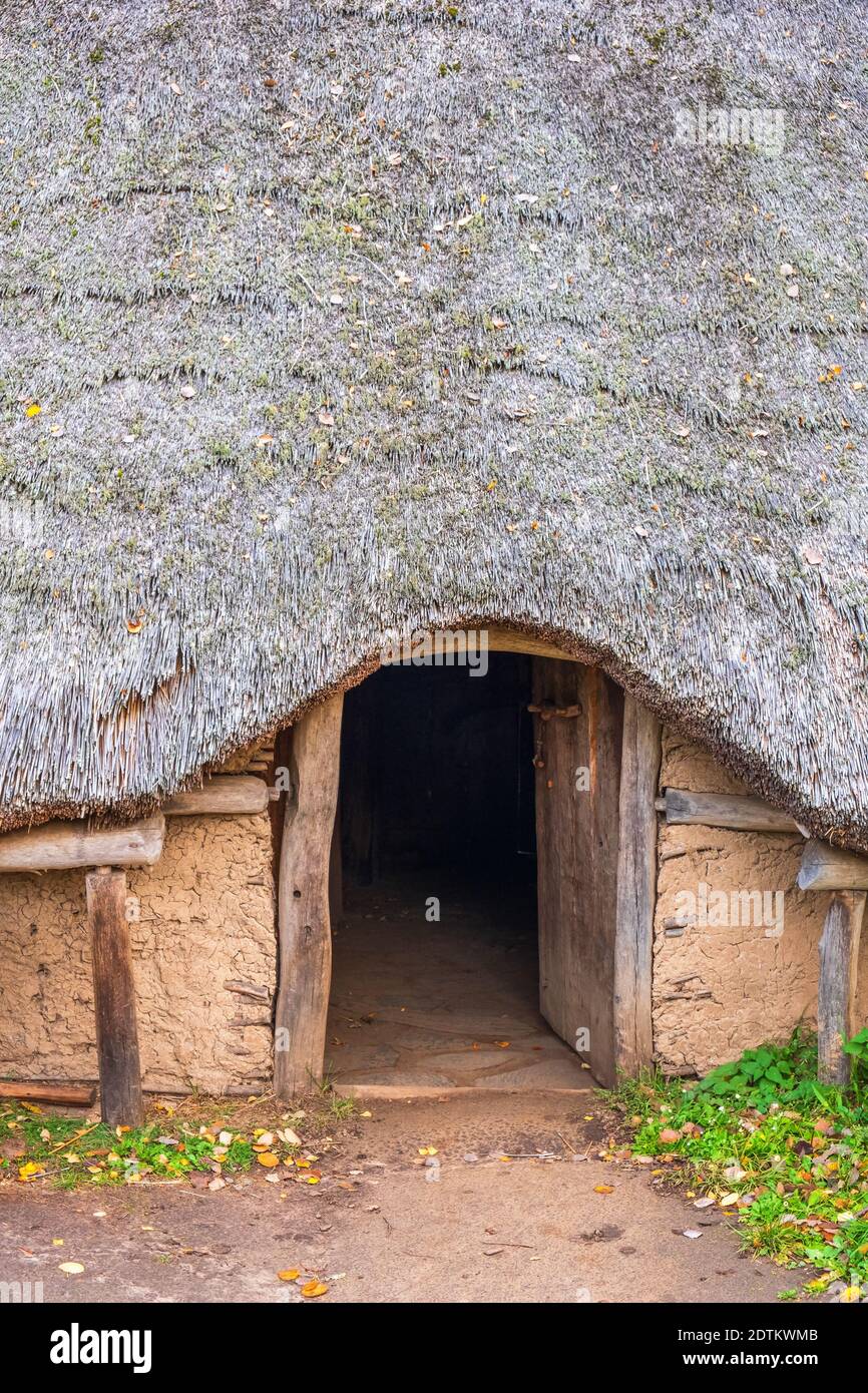 Open longhouse hi-res stock photography and images - Alamy
