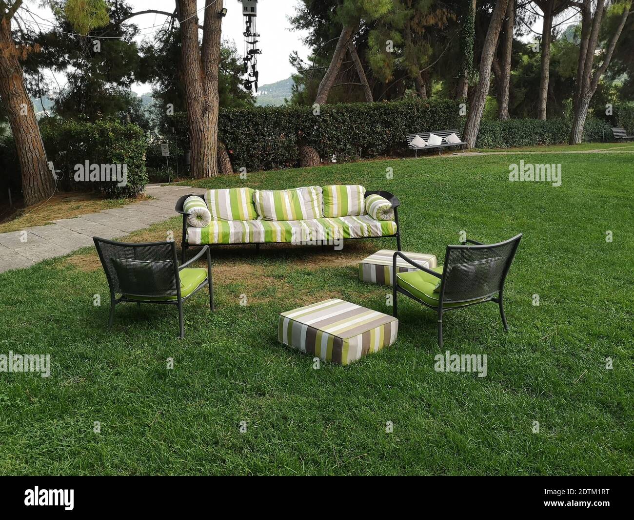 Empty sofas hi-res stock photography and images - Alamy