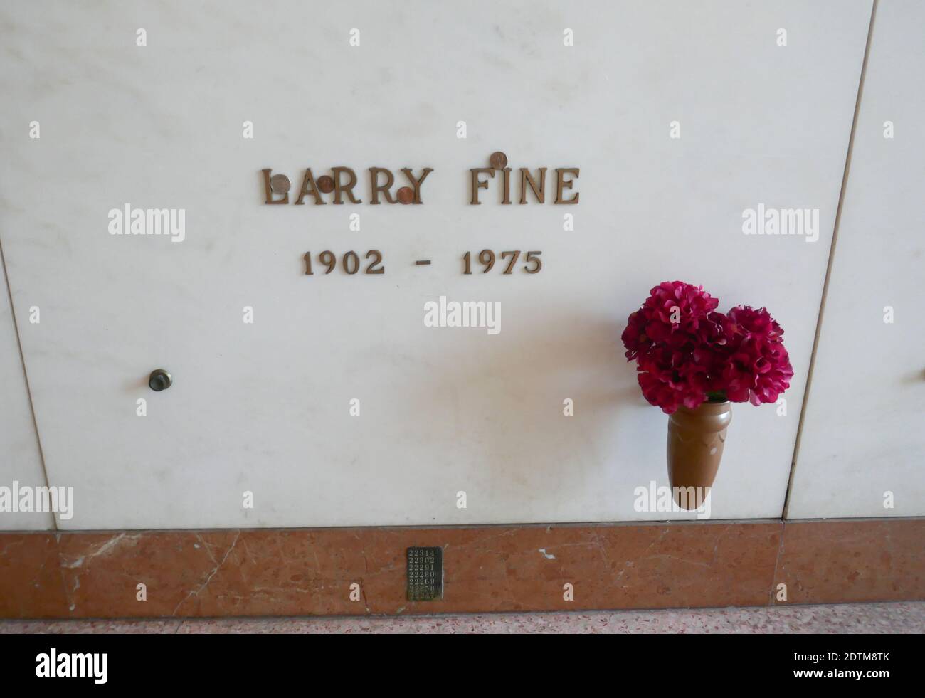 Larry Fine Grave