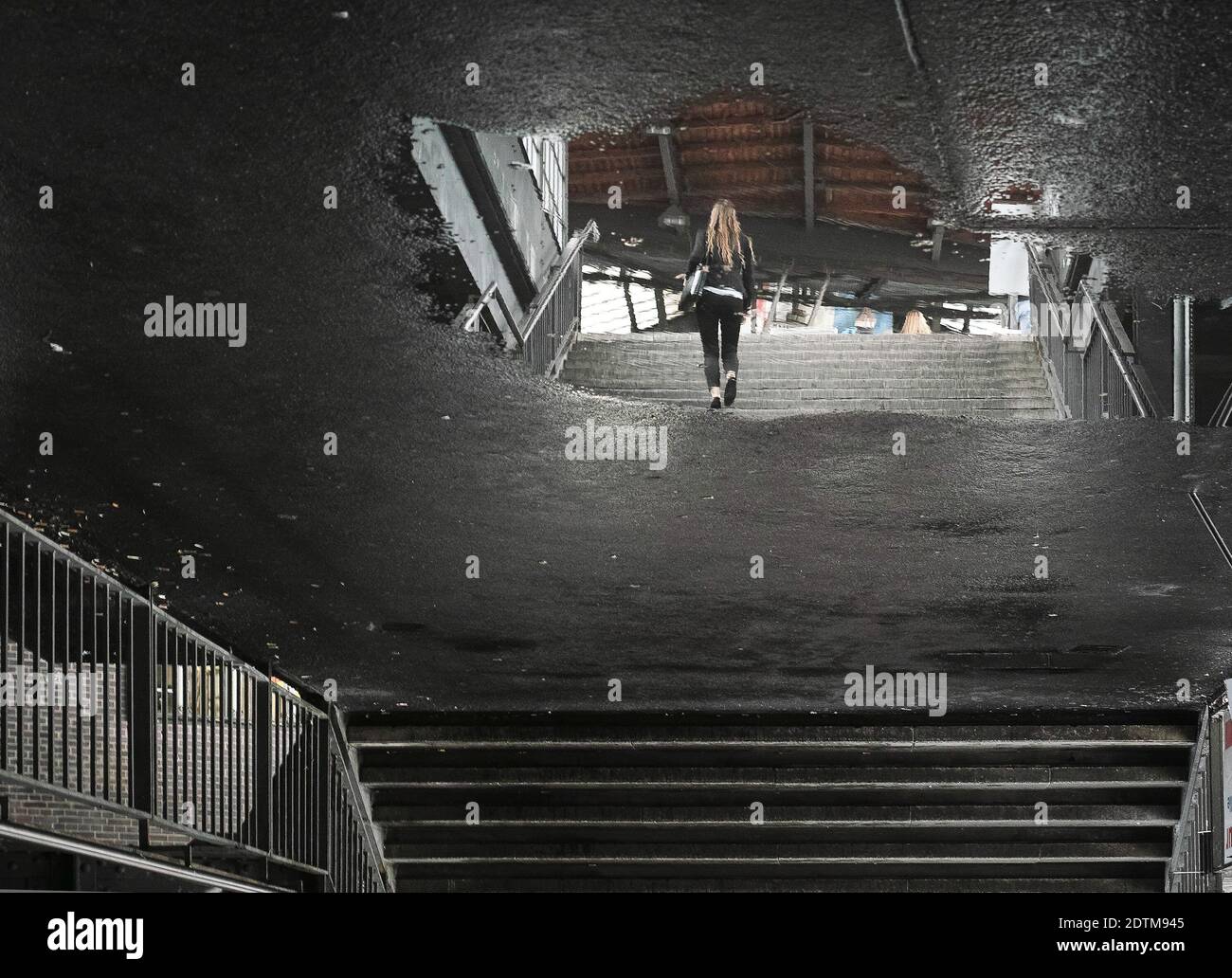 Puddle reflection night railing hi-res stock photography and images - Alamy