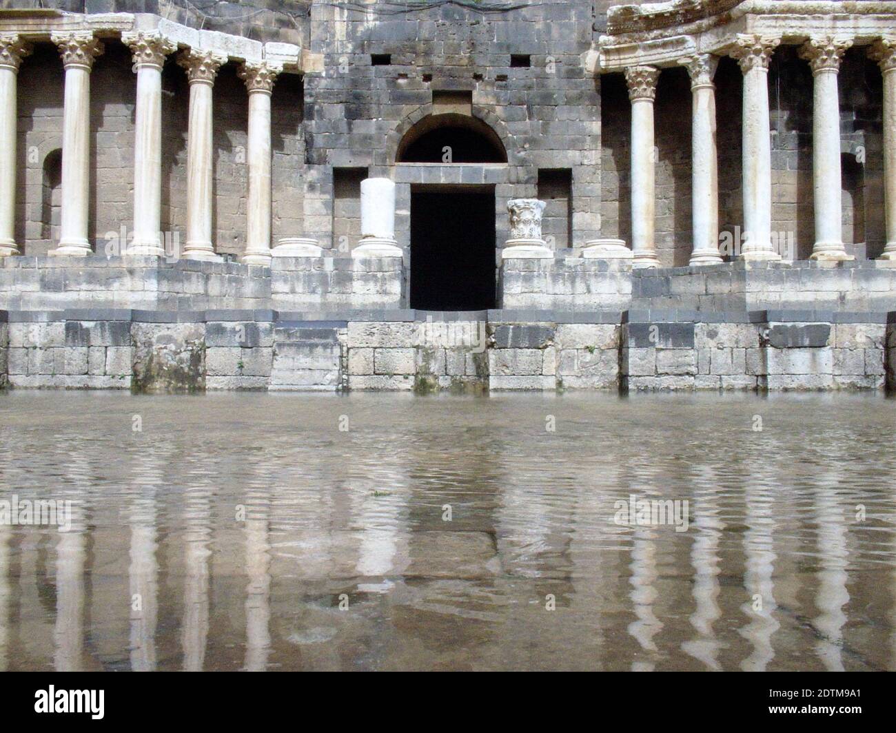 Roman water feature hi-res stock photography and images - Alamy
