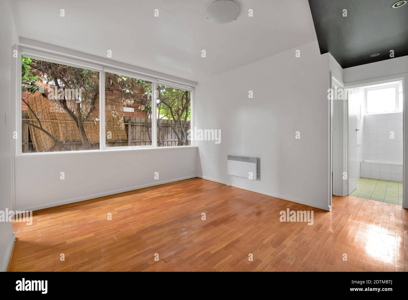 Residence building ground white hi-res stock photography and images - Alamy