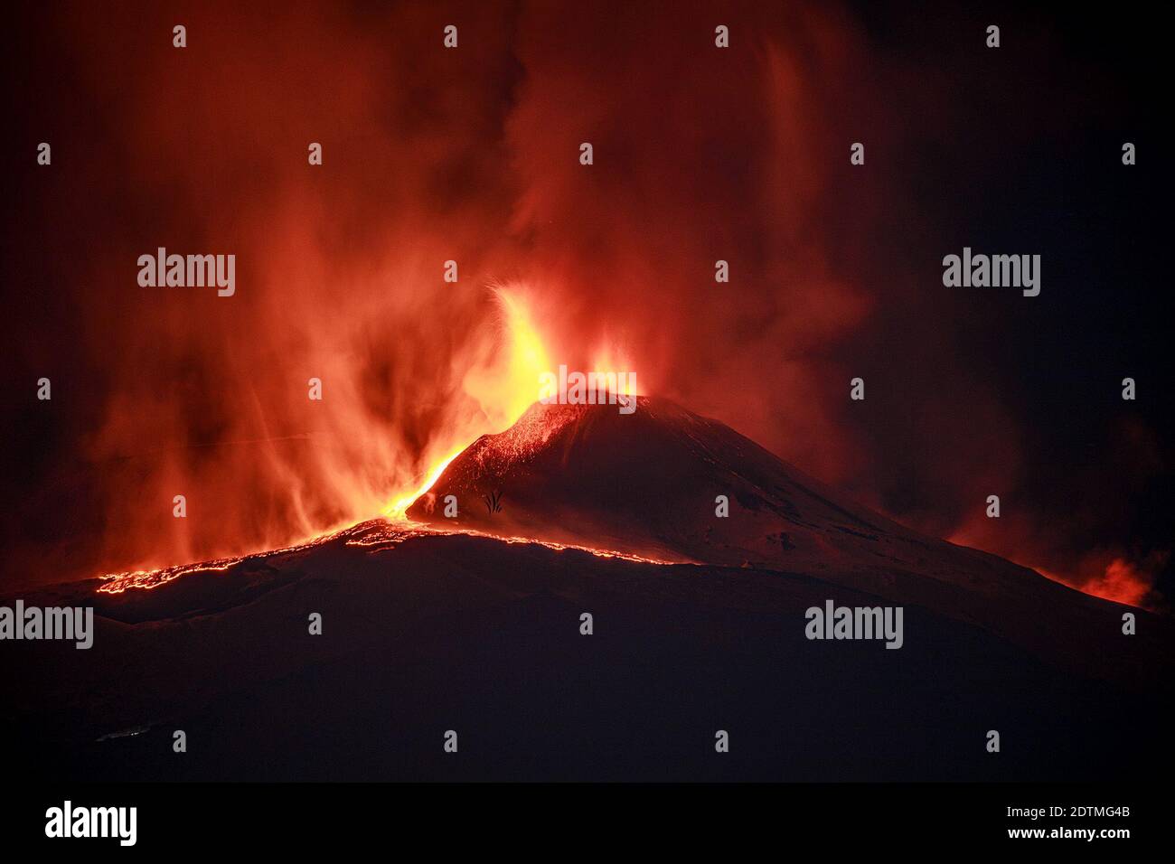 Catania, Italy. 22nd Dec, 2020. Catania Etna activity resumes with a ...