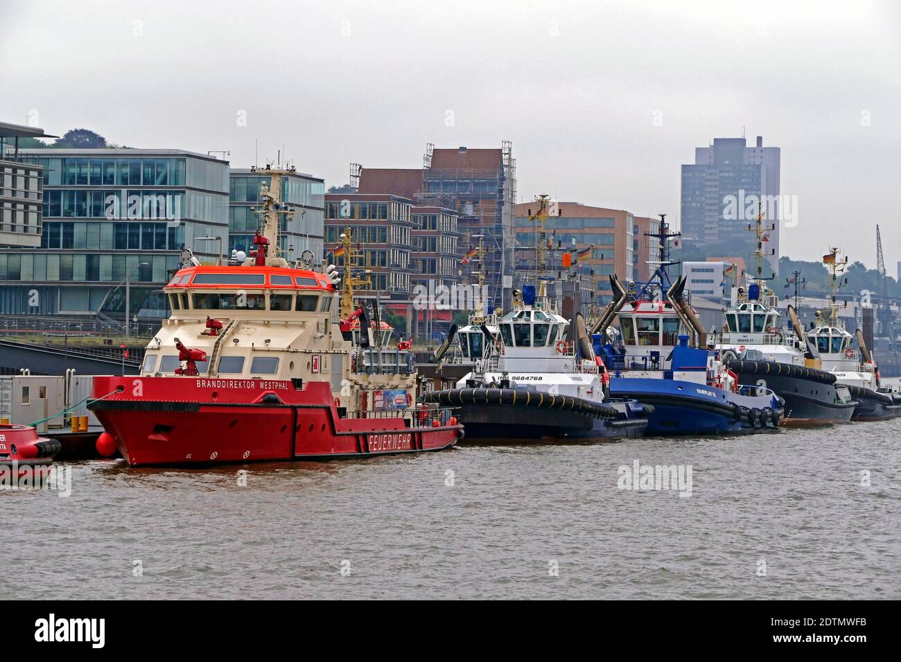 Tugboat bridge hi-res stock photography and images - Alamy