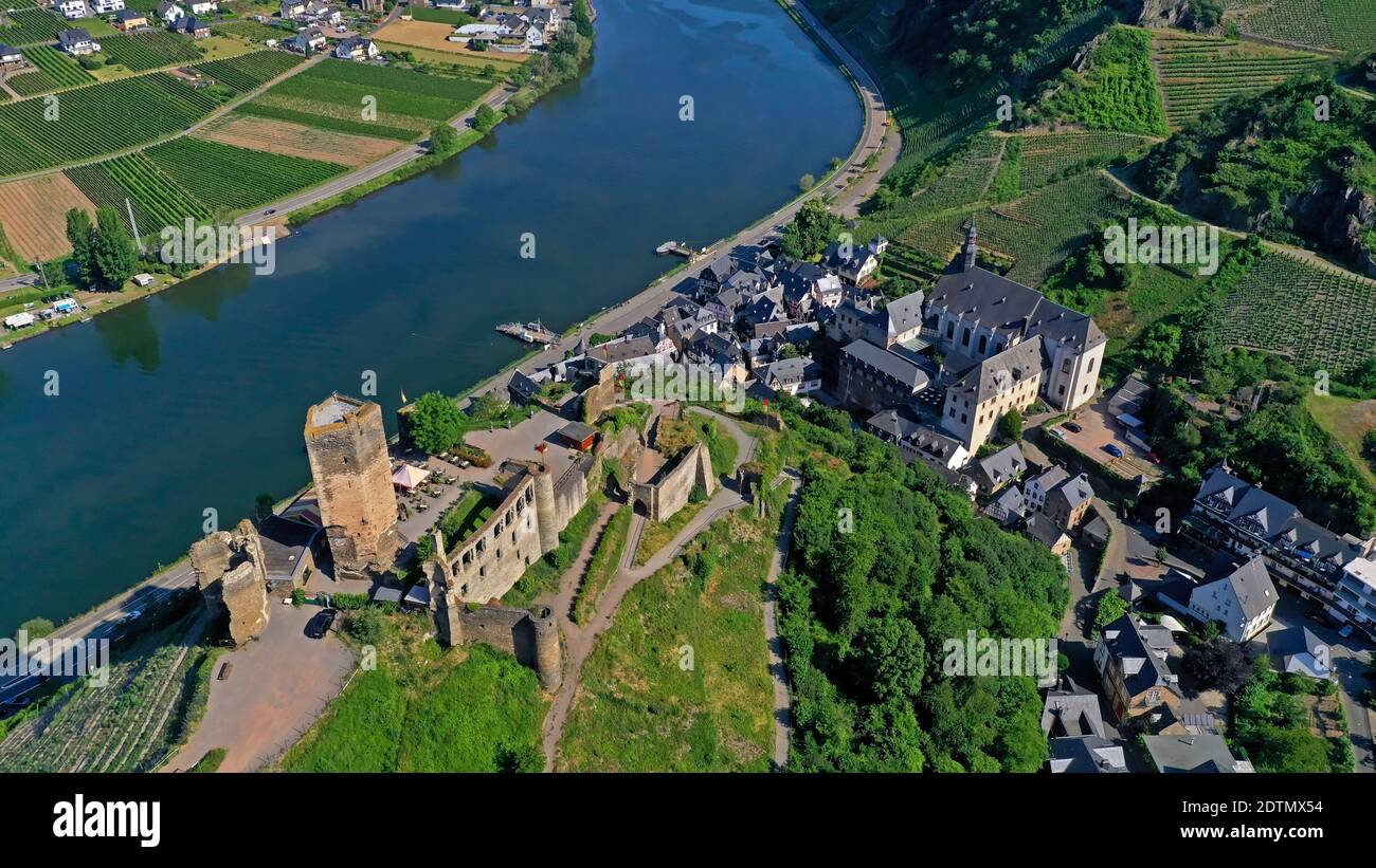 Beilstein with castle ruins Metternich, Moselle valley, Rhineland ...