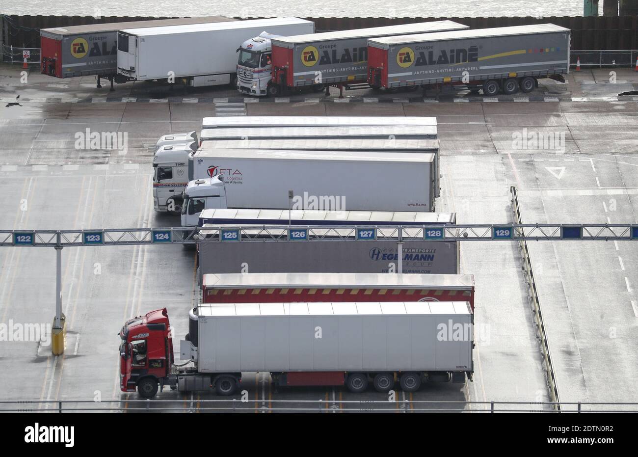 Lorries parked at port of dover hi-res stock photography and images - Alamy