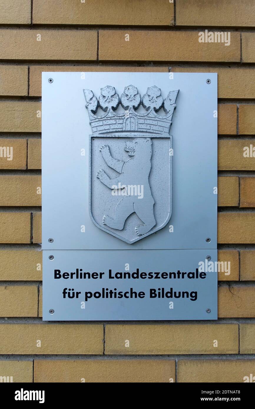 Education signs emblem coat of arms hi-res stock photography and images ...