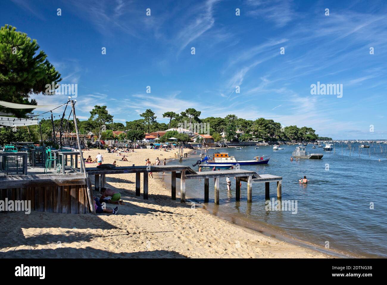 Village of Le Canon in the Arcachon Bay (south-western France ...