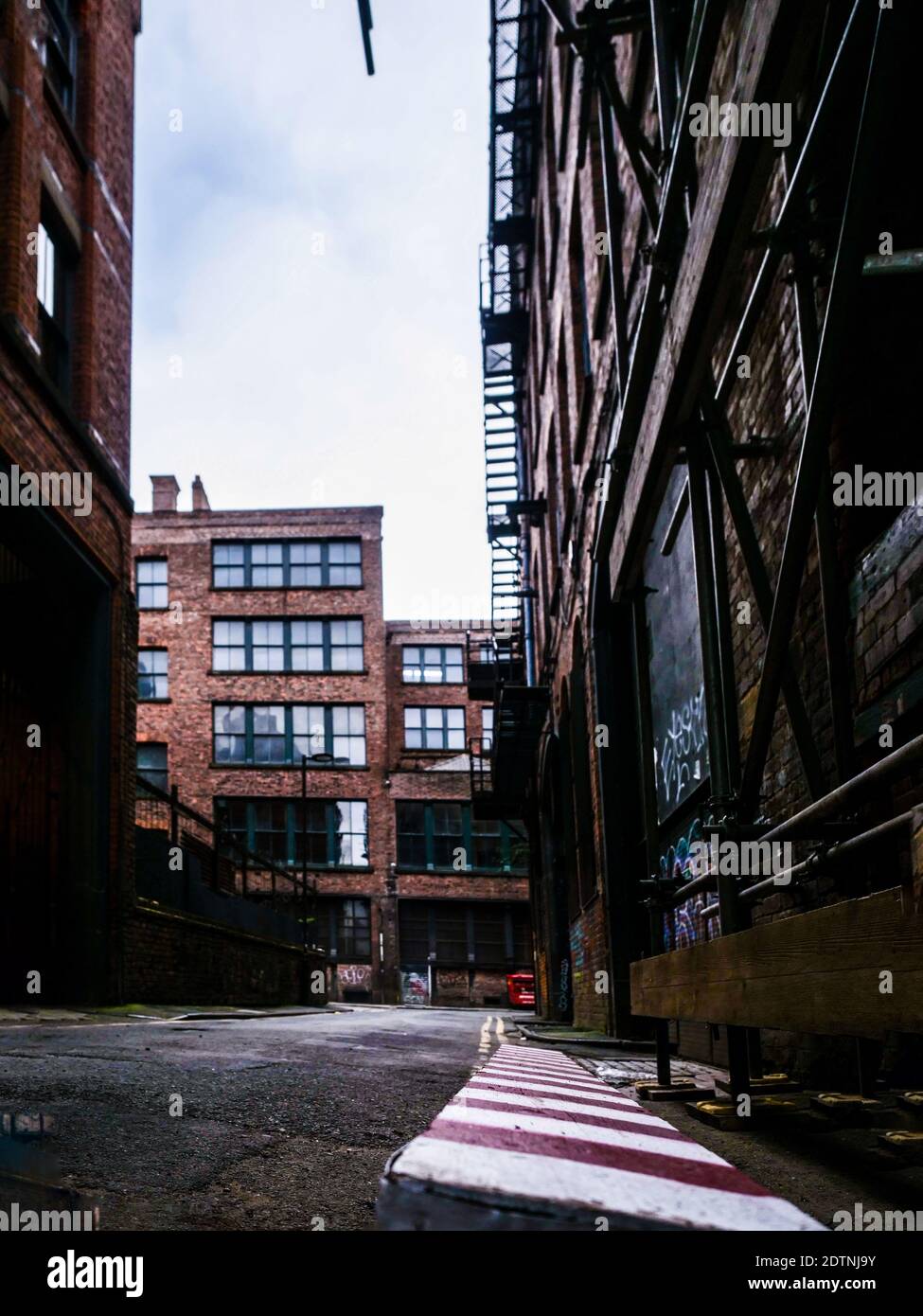 Empty high street manchester hi-res stock photography and images - Alamy