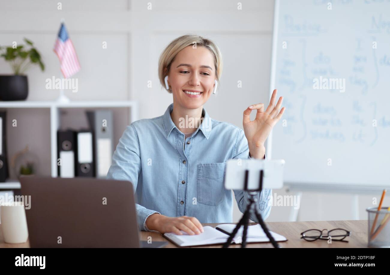 Female teacher giving hi-res stock photography and images - Alamy
