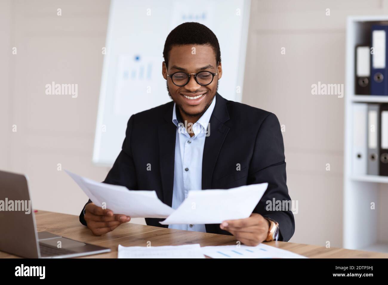 African guy reading paper hi-res stock photography and images - Alamy