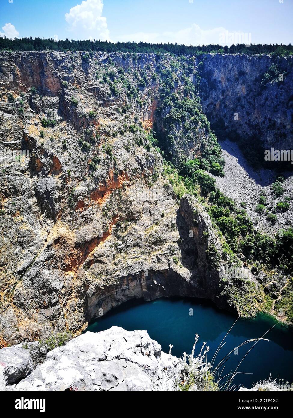 Blue lake imotski croatia hi-res stock photography and images - Alamy