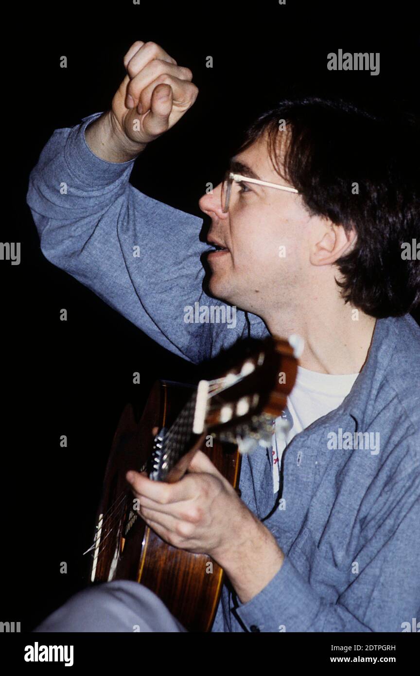 Simon Jeffes of the Penguin Cafe Orchestra during the soundcheck at the ...