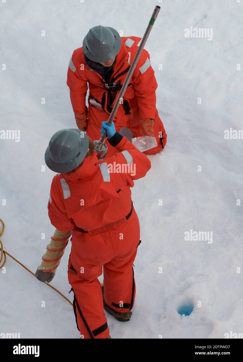 Cold weather workers hi-res stock photography and images - Alamy