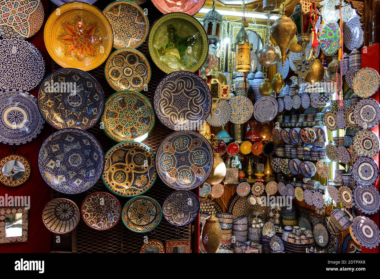 Fez souk pottery hi-res stock photography and images - Alamy