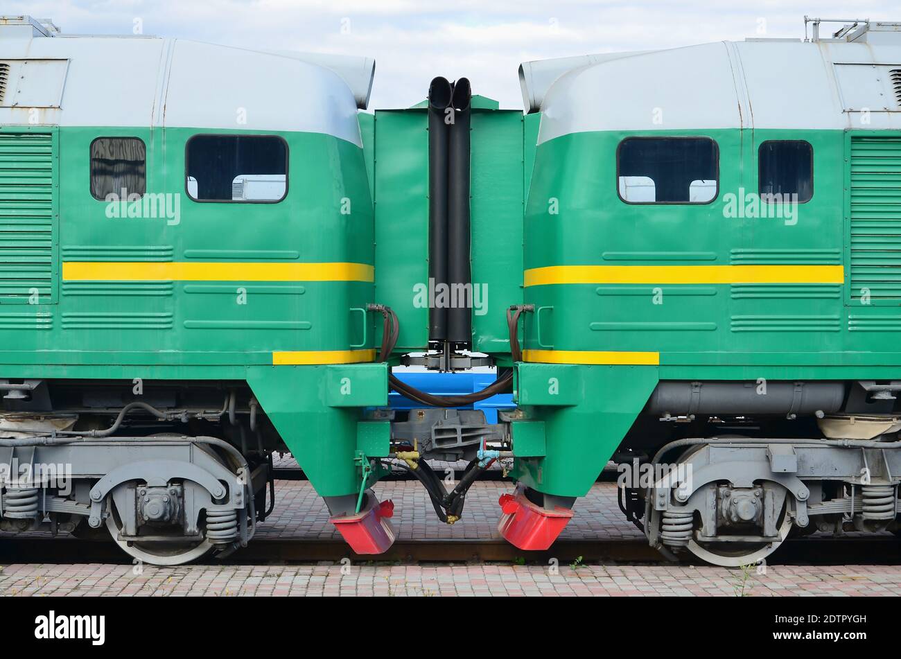 Green passenger train hi-res stock photography and images - Alamy