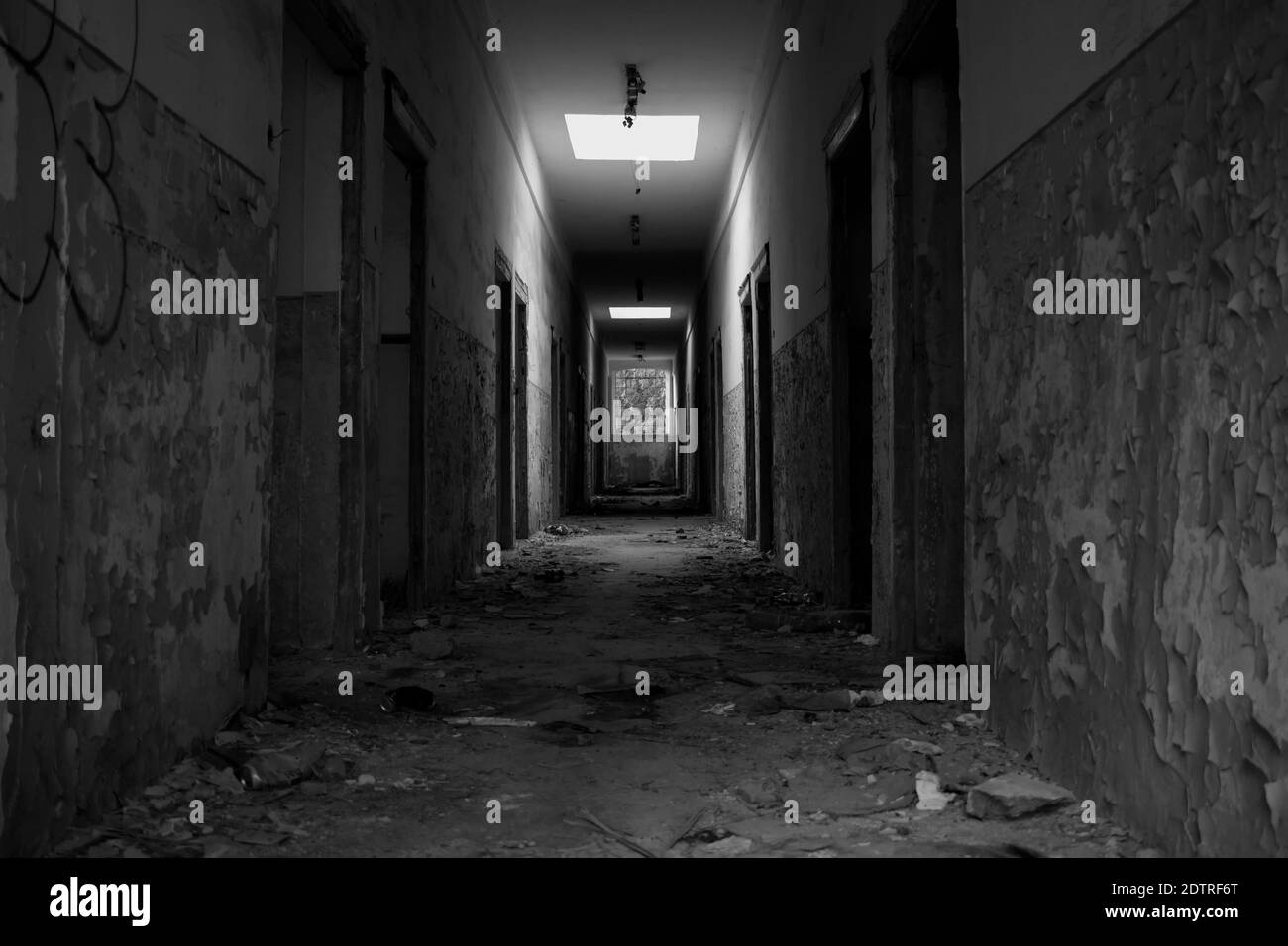 Spooky building corridor hi-res stock photography and images - Alamy