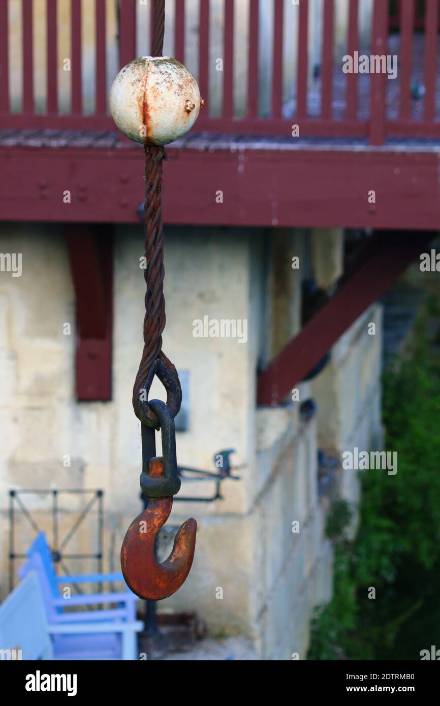 Iron chain railing hi-res stock photography and images - Alamy