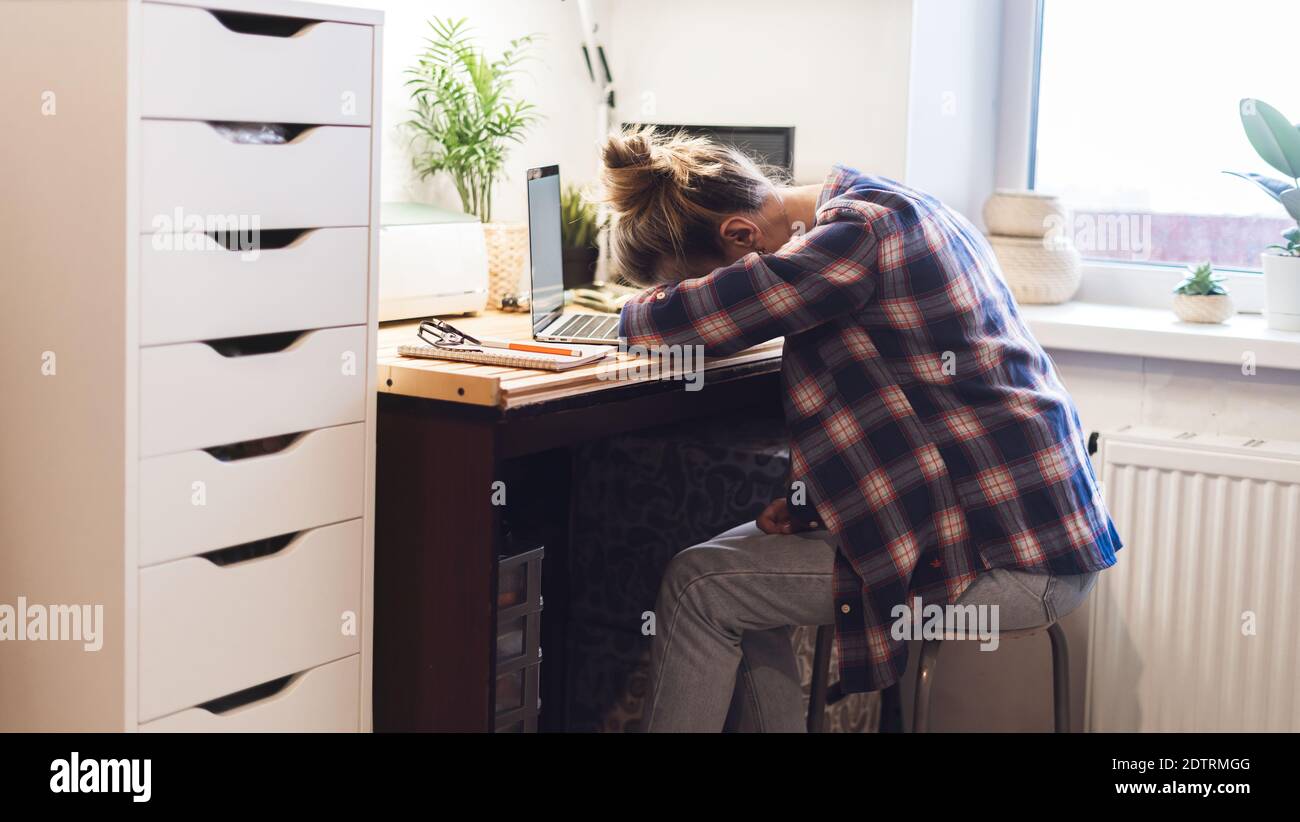 Woman is tired and asleep on the keyboard Stock Photo - Alamy