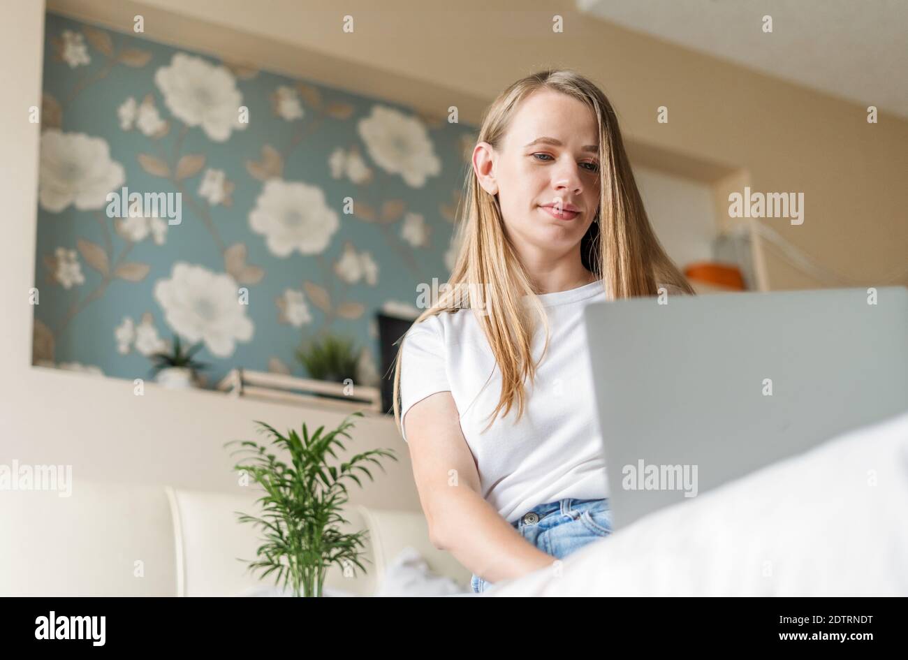 Learning shopping hi-res stock photography and images - Alamy