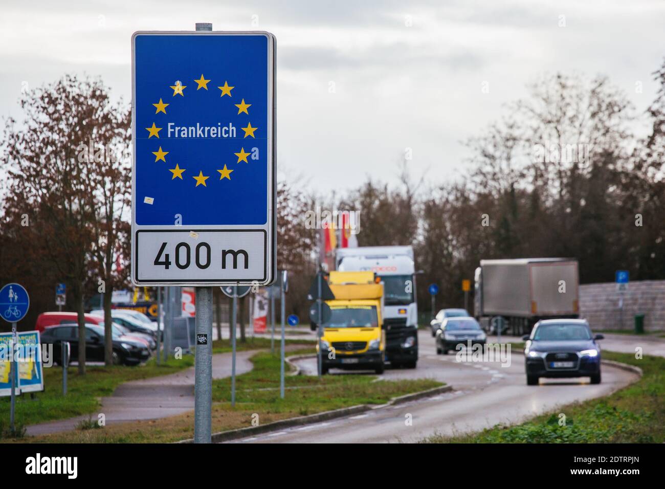 France switzerland border crossing hi-res stock photography and images ...