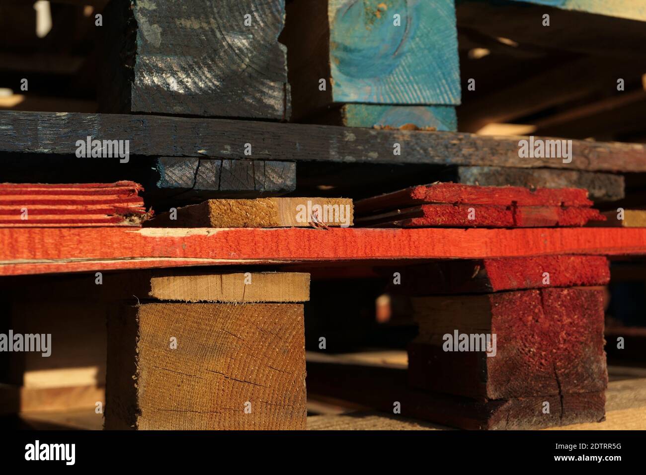 Red pallets hi-res stock photography and images - Alamy