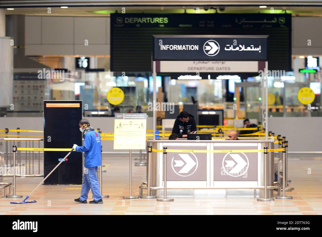 Kuwait international airport hi-res stock photography and images - Alamy