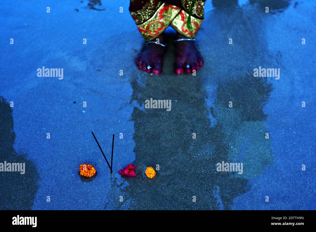 Indian Hindu devotees take part in the rituals of Chhath Puja festival ...