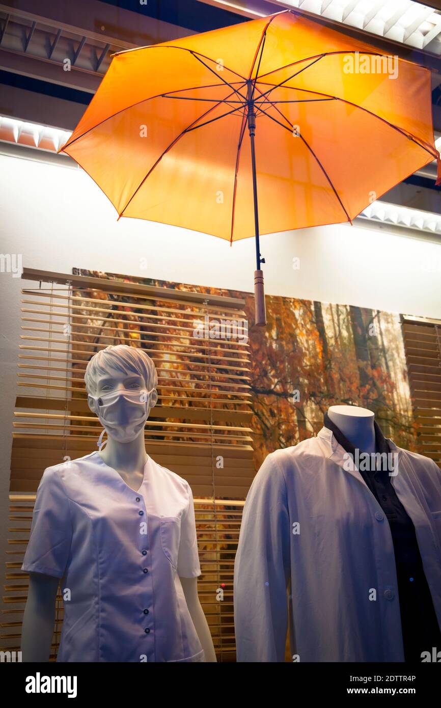 Shop window mannequins hi-res stock photography and images - Alamy