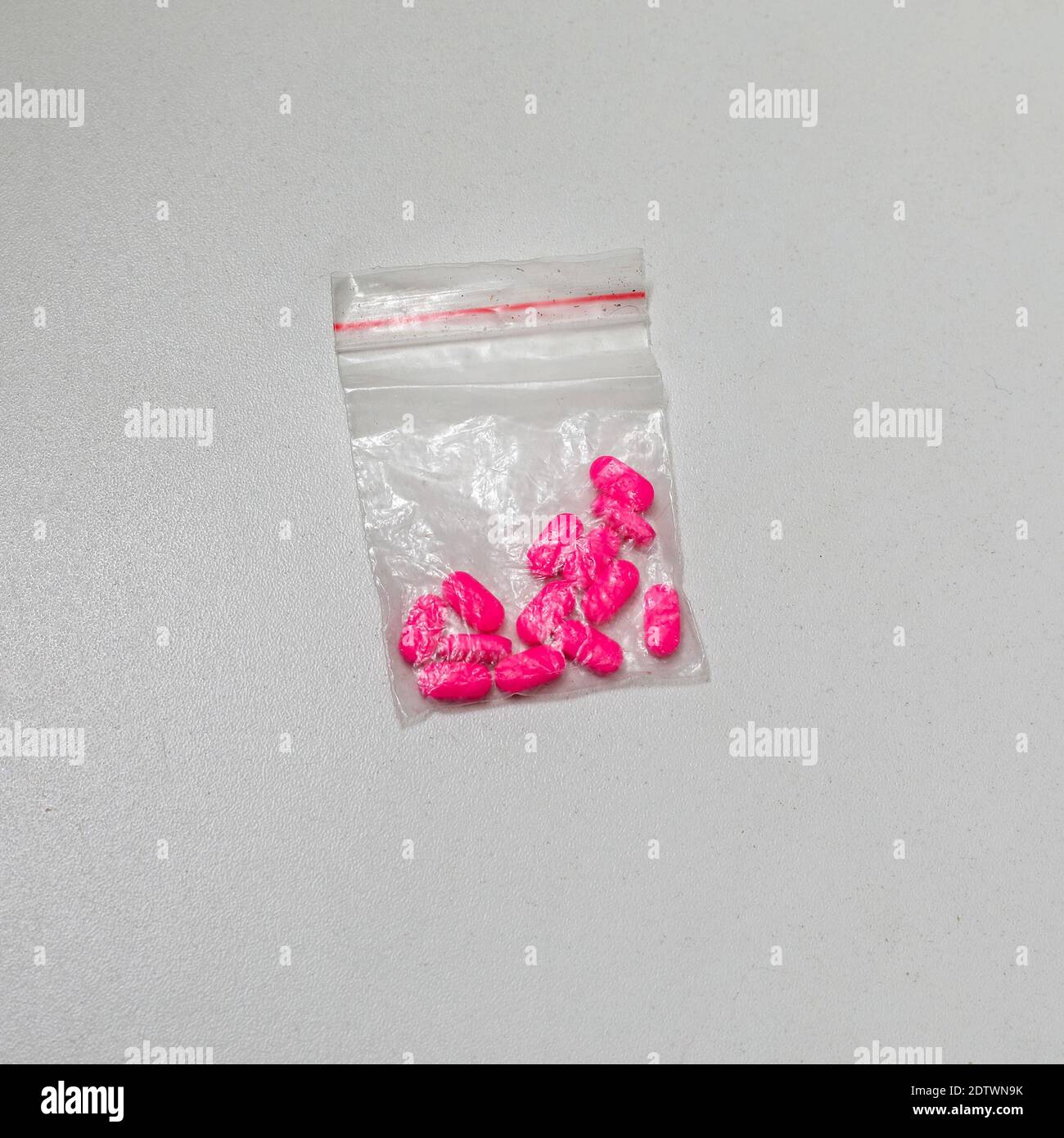 Pink drugs hi-res stock photography and images - Alamy