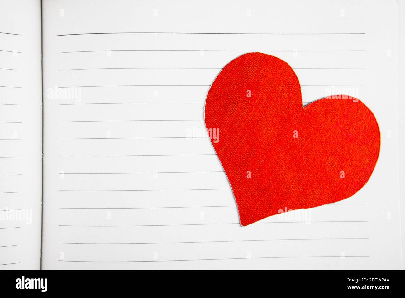 Red Heart Shape on the Blank Writing Pad closeup Stock Photo - Alamy