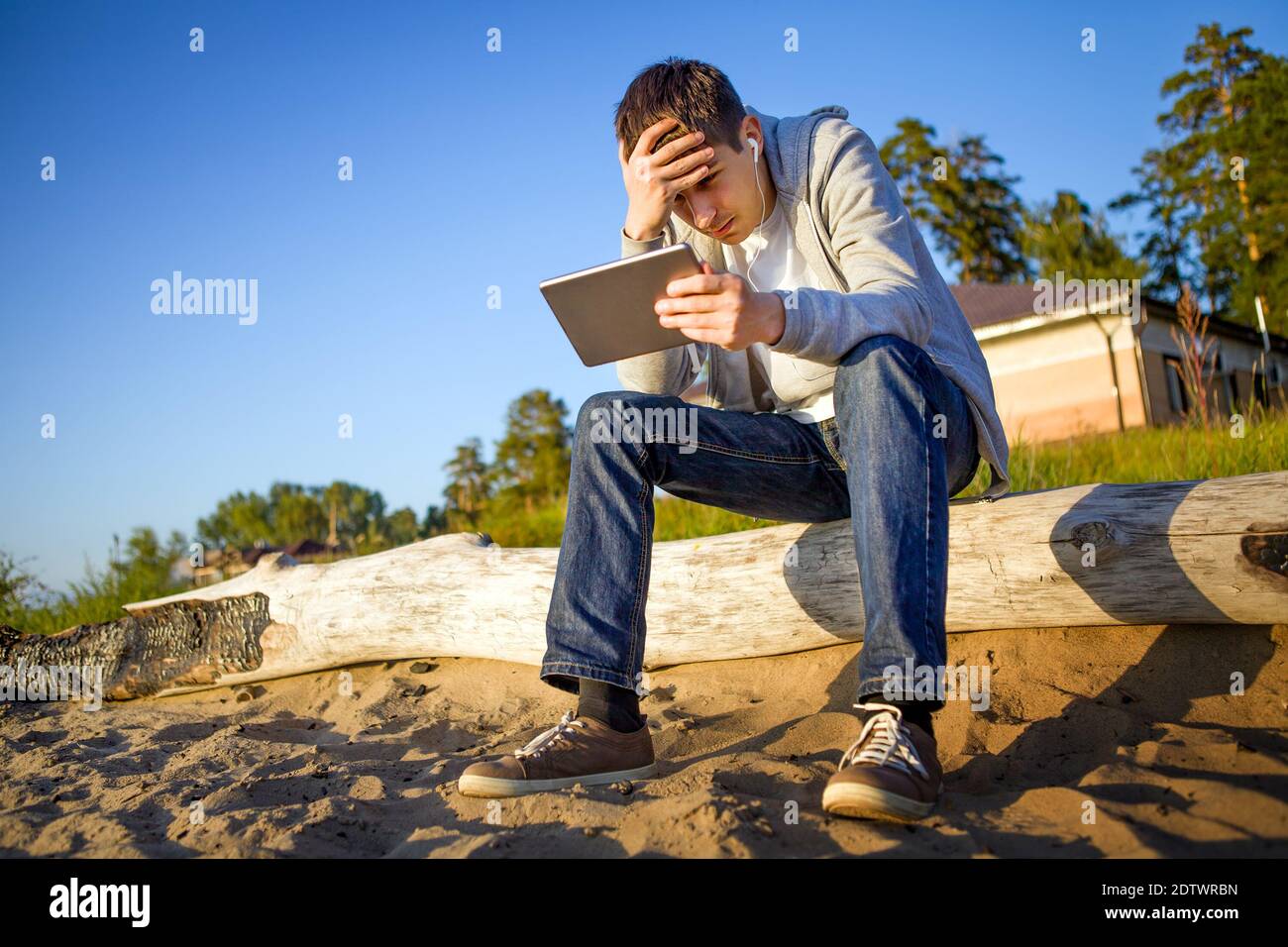 Computer sad face hi-res stock photography and images - Alamy