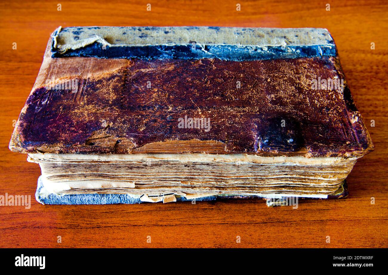 Old vintage bible big hi-res stock photography and images - Alamy