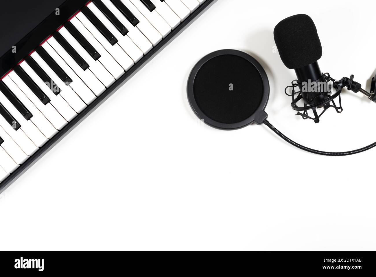 Music background with piano and microphone on grunge paper texture ...