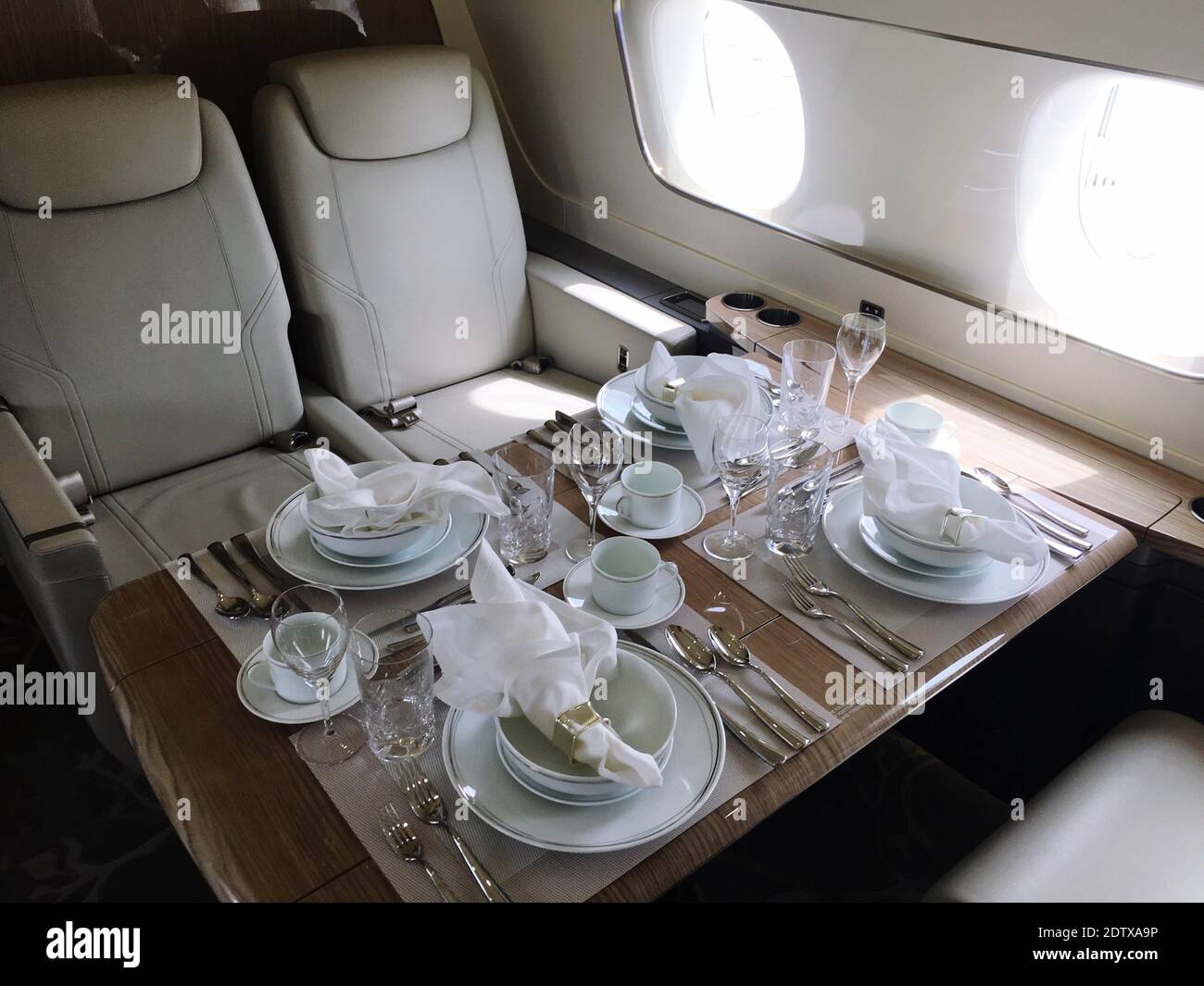 Airplane mode setting hi-res stock photography and images - Alamy