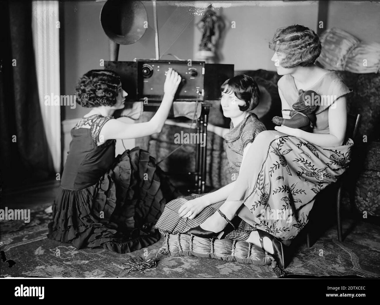 BROX SISTERS American vocal trio in the 1920s. From left Patricia ...