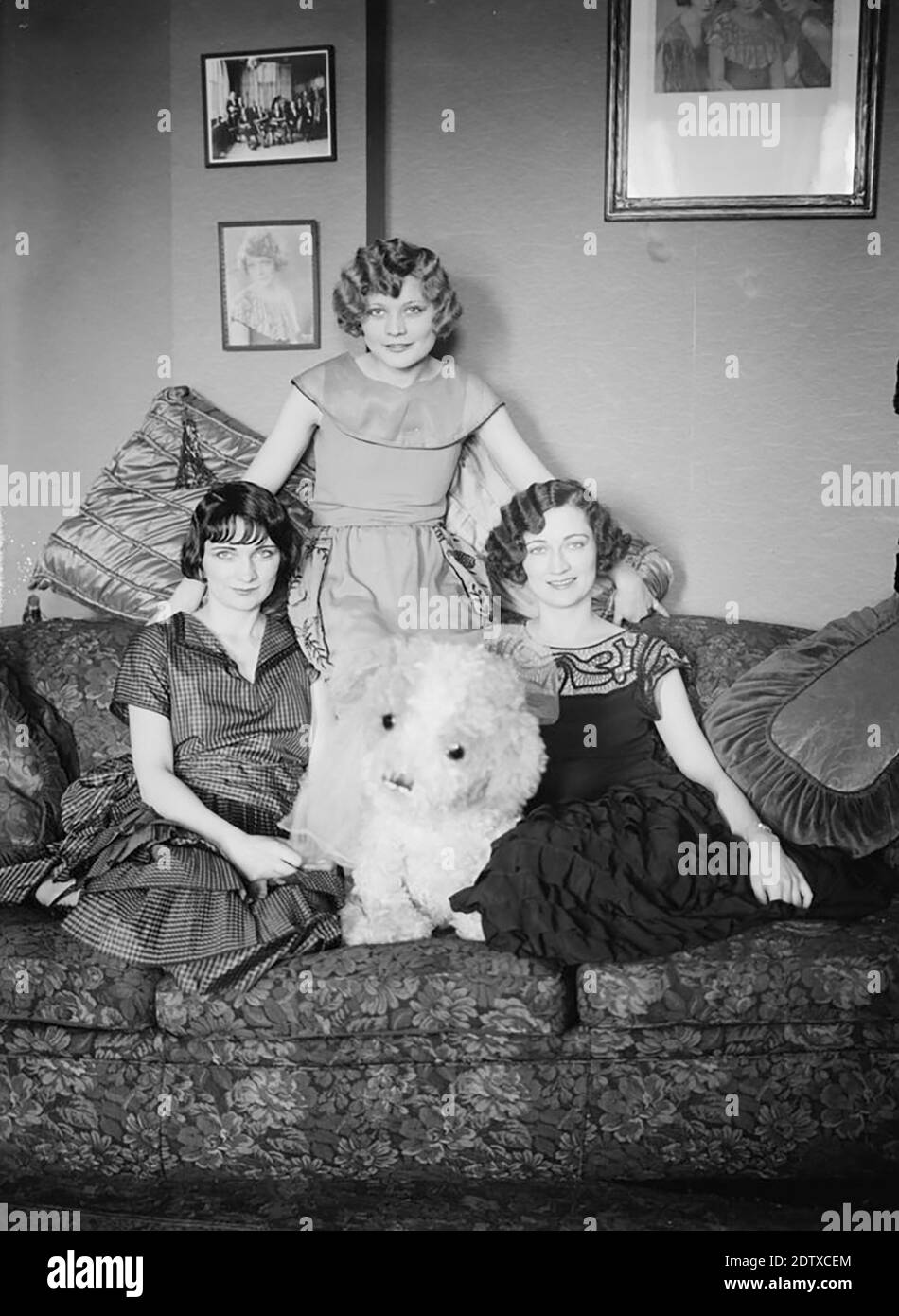 BROX SISTERS American vocal trio in the 1920s. From left Patricia ...