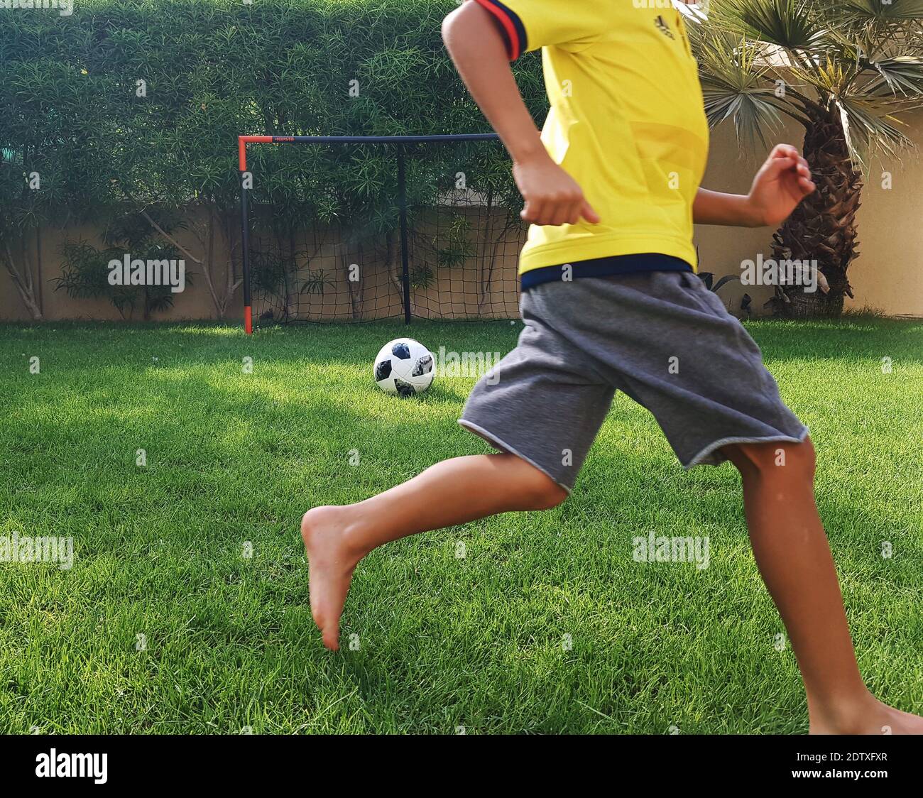 Boys playing soccer barefoot hi-res stock photography and images - Alamy