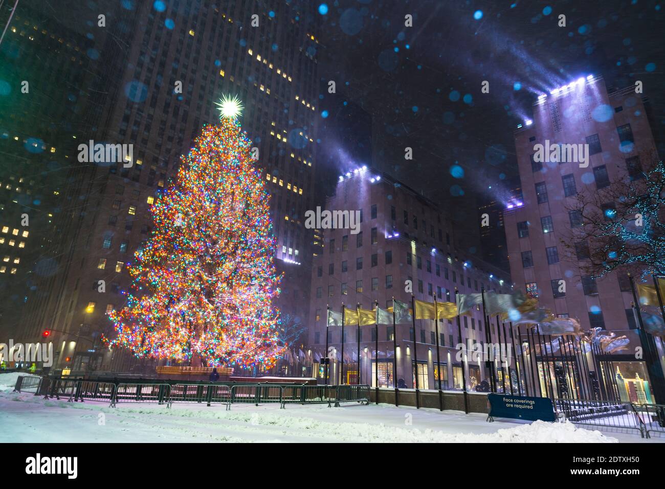 Rockefeller Center Christmas Tree High Resolution Stock Photography and ...