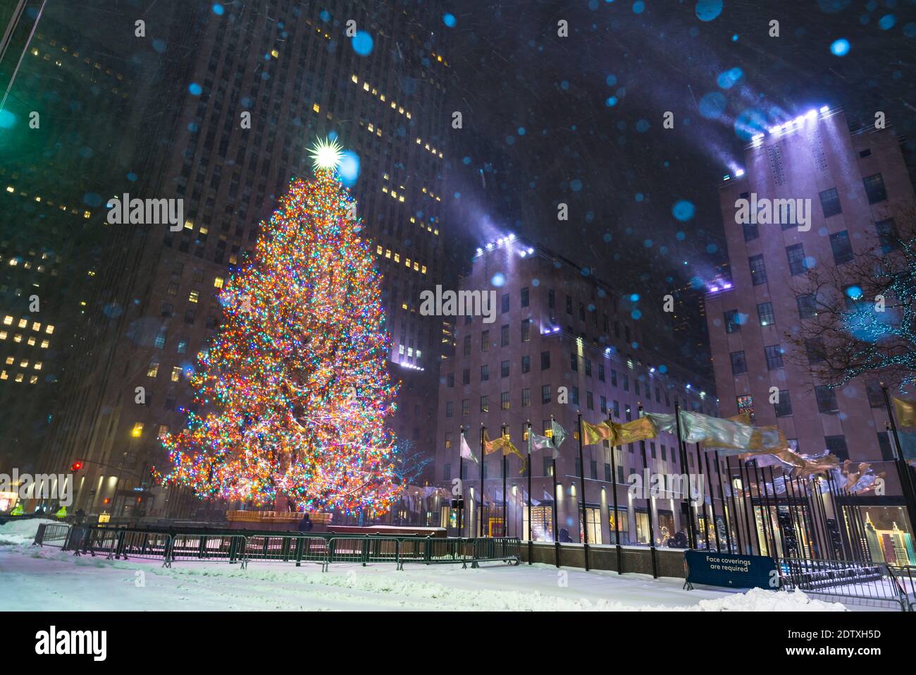 First snowstorm hits Rockefeller Center Christmas tree during the COVID ...
