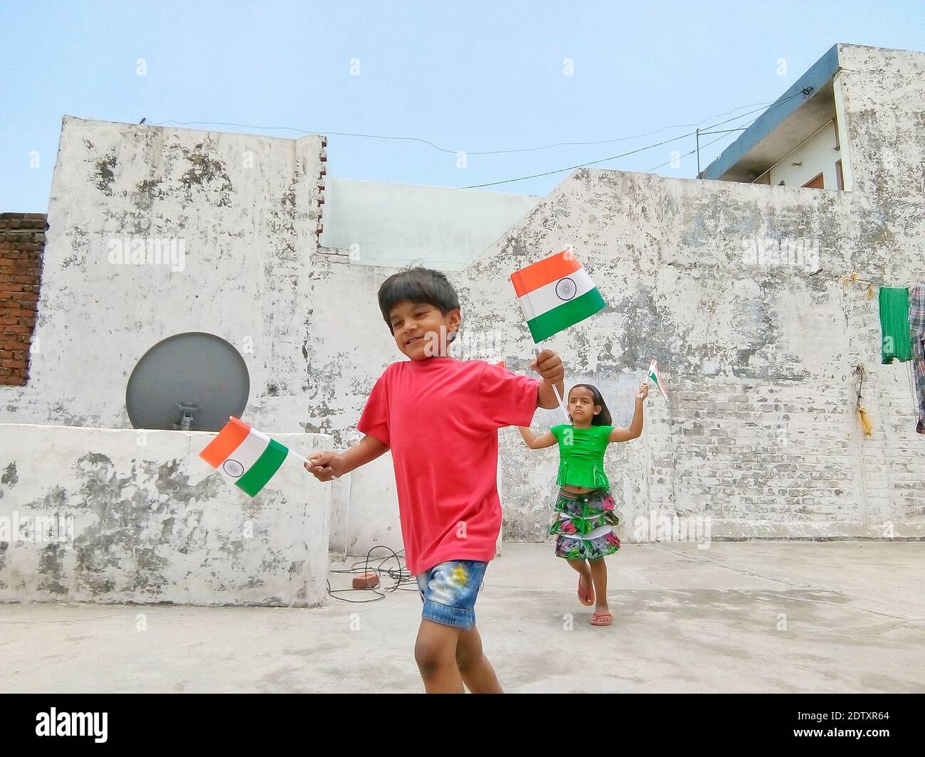 Boys holding indian flags hi-res stock photography and images - Alamy