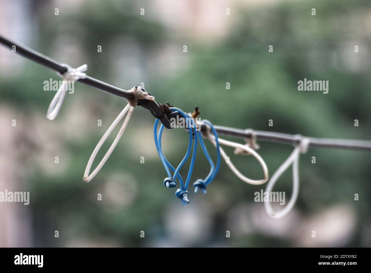 Wire loops hi-res stock photography and images - Alamy