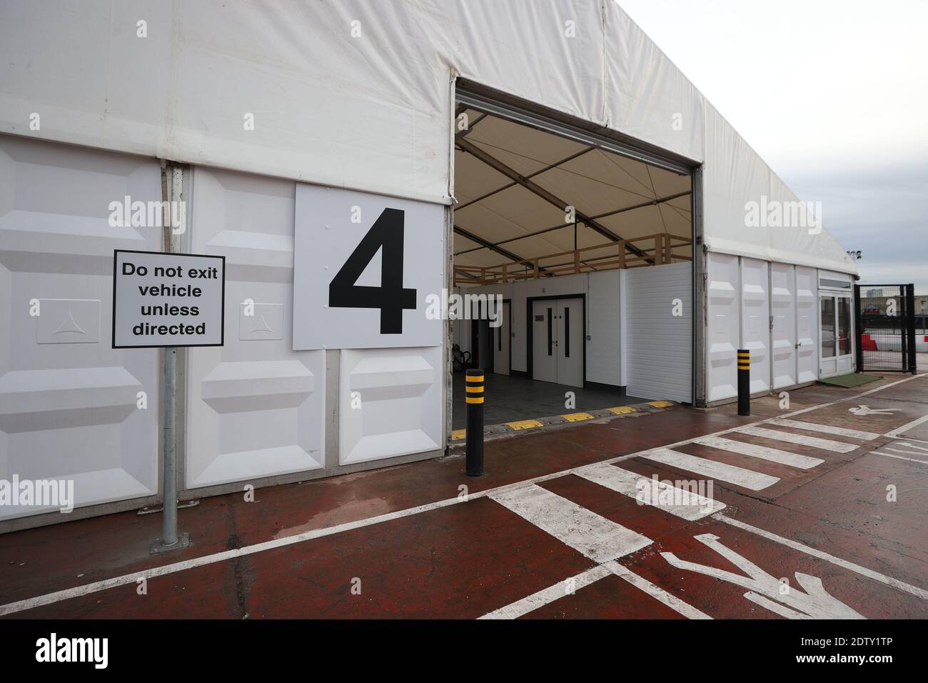 New point entry facilities hi-res stock photography and images - Alamy