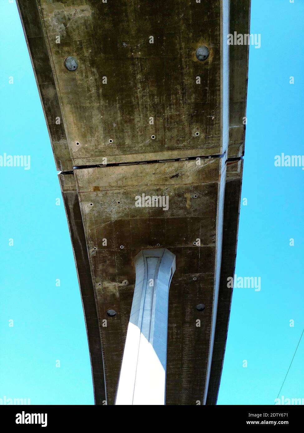 Freeway arch hi-res stock photography and images - Alamy